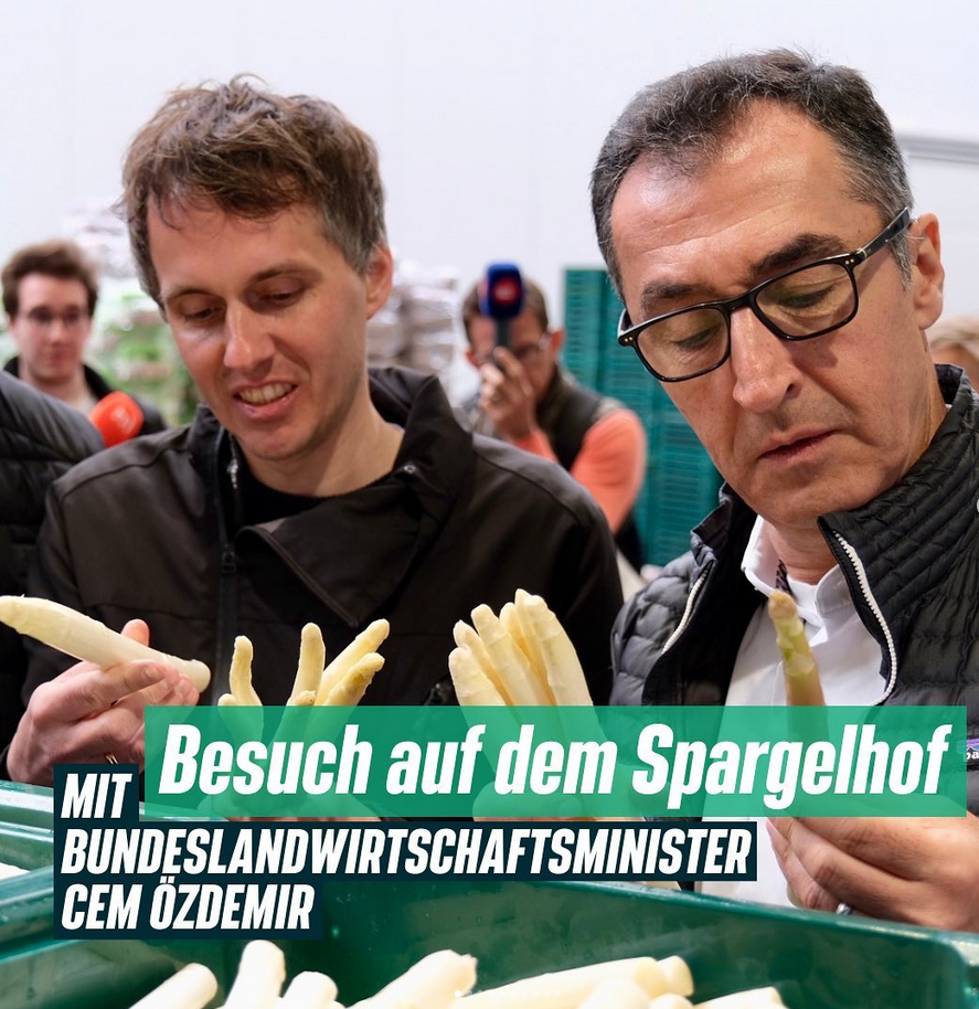 Besuch auf dem Spargelhof mit Minister Özdemir | Sven-Christian Kindler